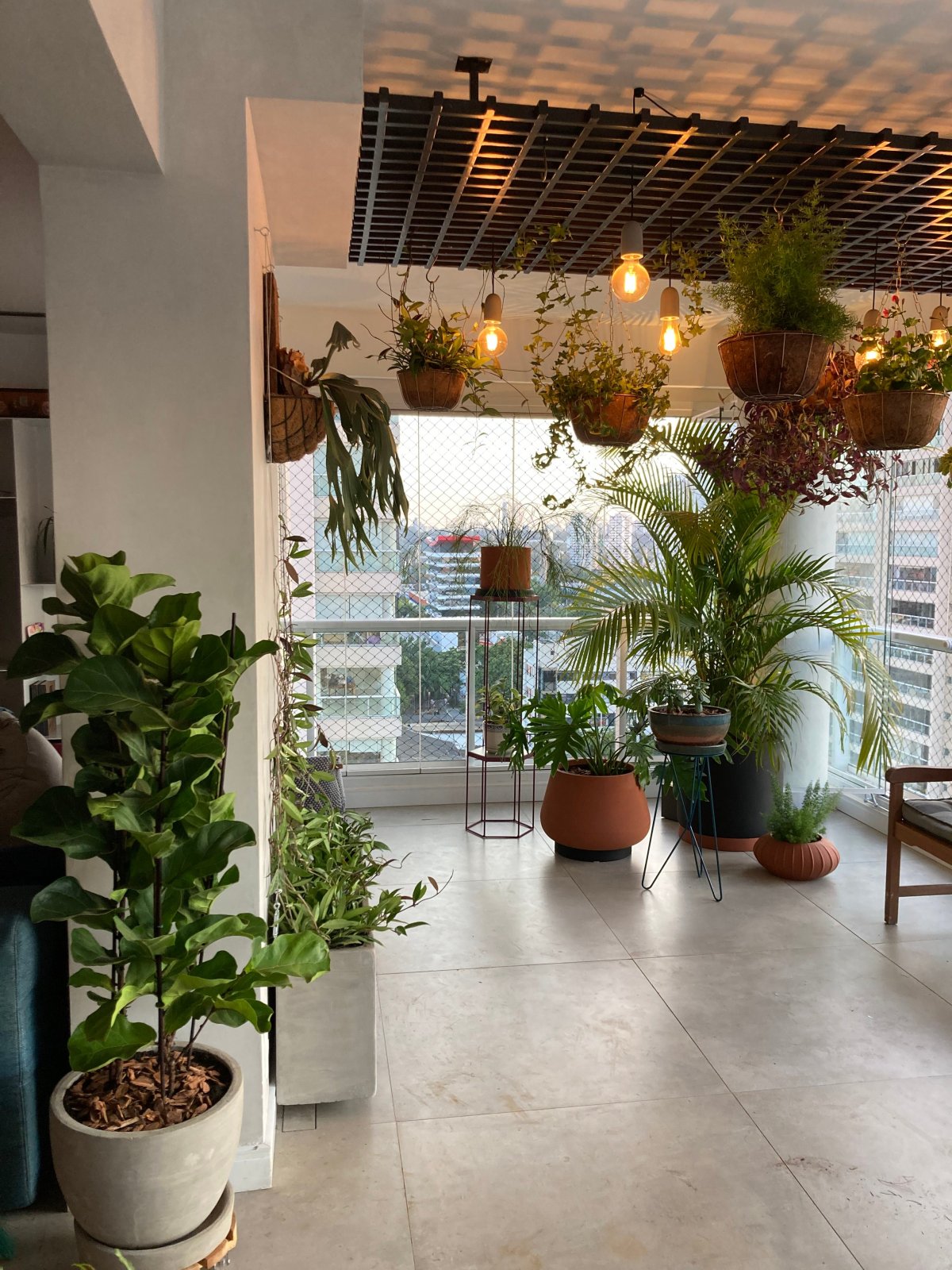 Varanda verde (São Paulo / SP) - Michele Teston - PAPO DE PAISAGISTA